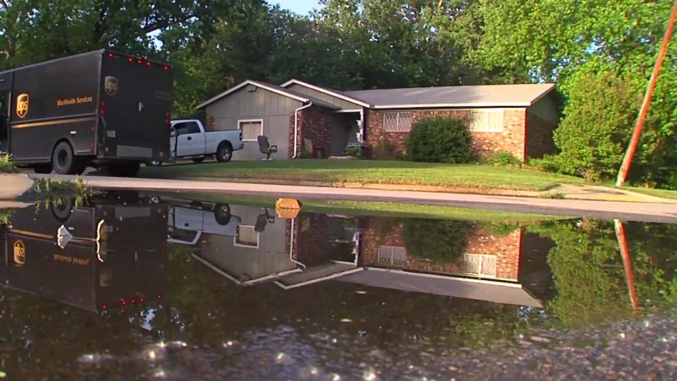 Sand Springs neighborhood voluntarily evacuating due to flood | KTUL